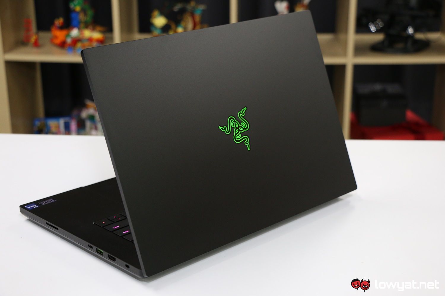 نقد و بررسی لپ‌تاپ Razer Blade 16 - کلاغه